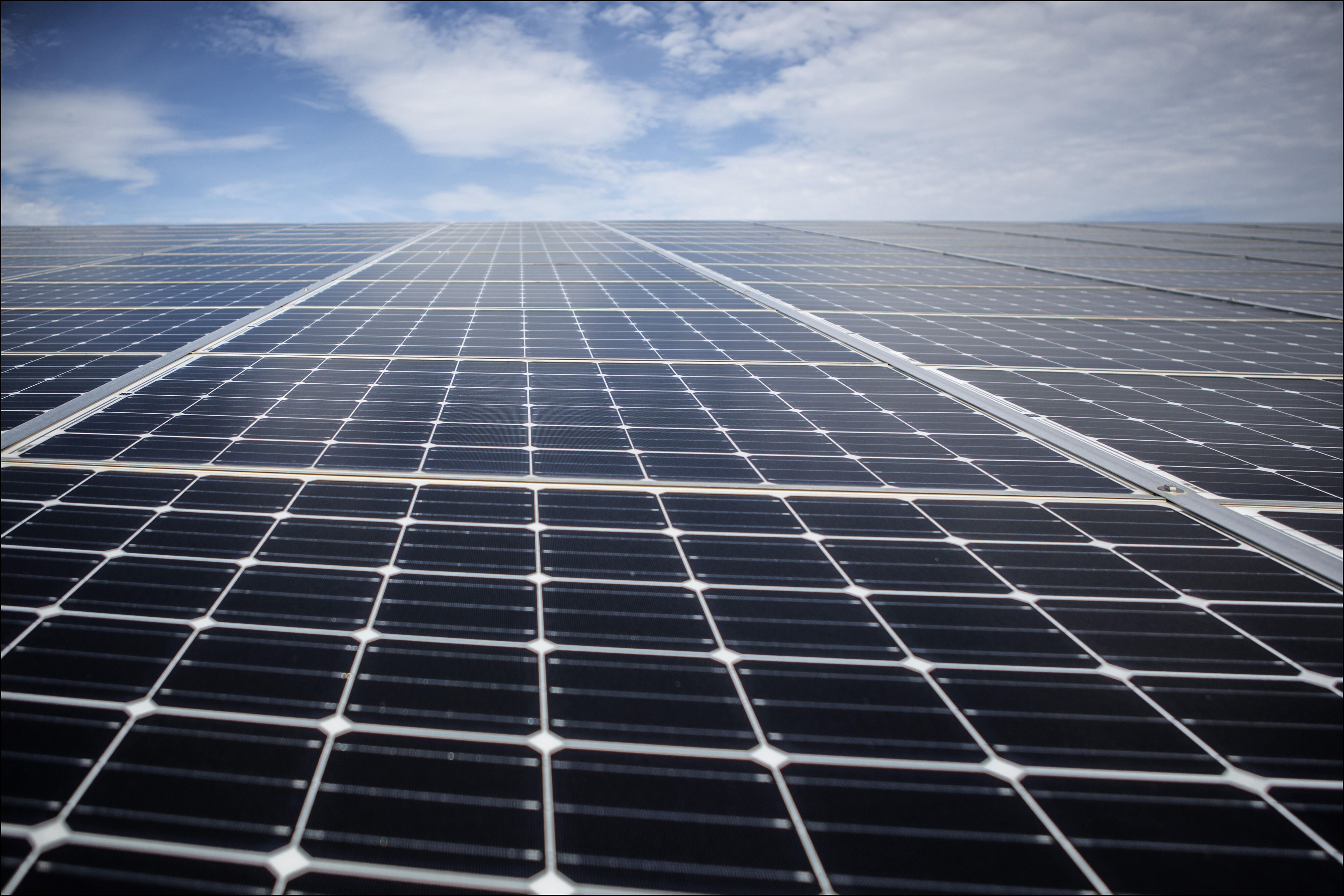 Calcula tu ahorro con paneles solares para empresas | ENGIE